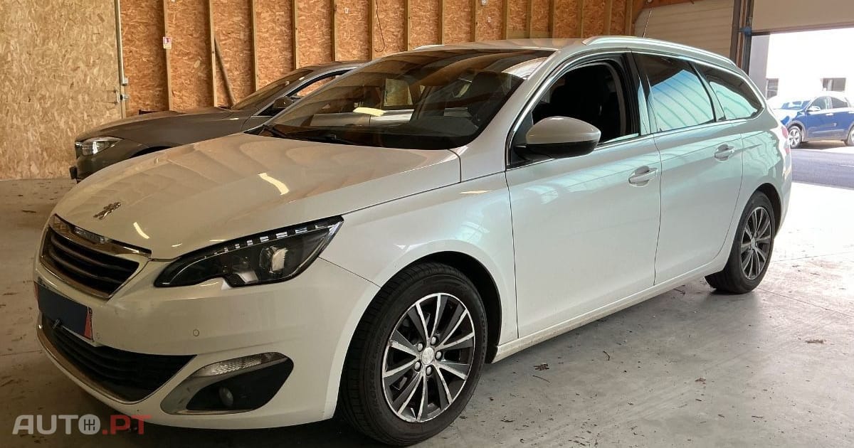 Peugeot 308 SW 1.2 PureTech Allure Gasolina - 11.497€ - Porto | Auto.PT