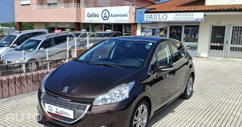Peugeot 208 1.6 e-HDi Allure 2-Tronic Diesel - 9.000€ - Porto | Auto.PT