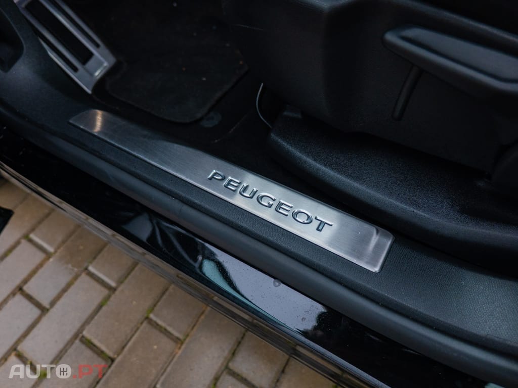 Peugeot 3008 1.6 Hybrid GT e-EAT8 Híbrido Plug-in - 27.490€ - Santarém ...